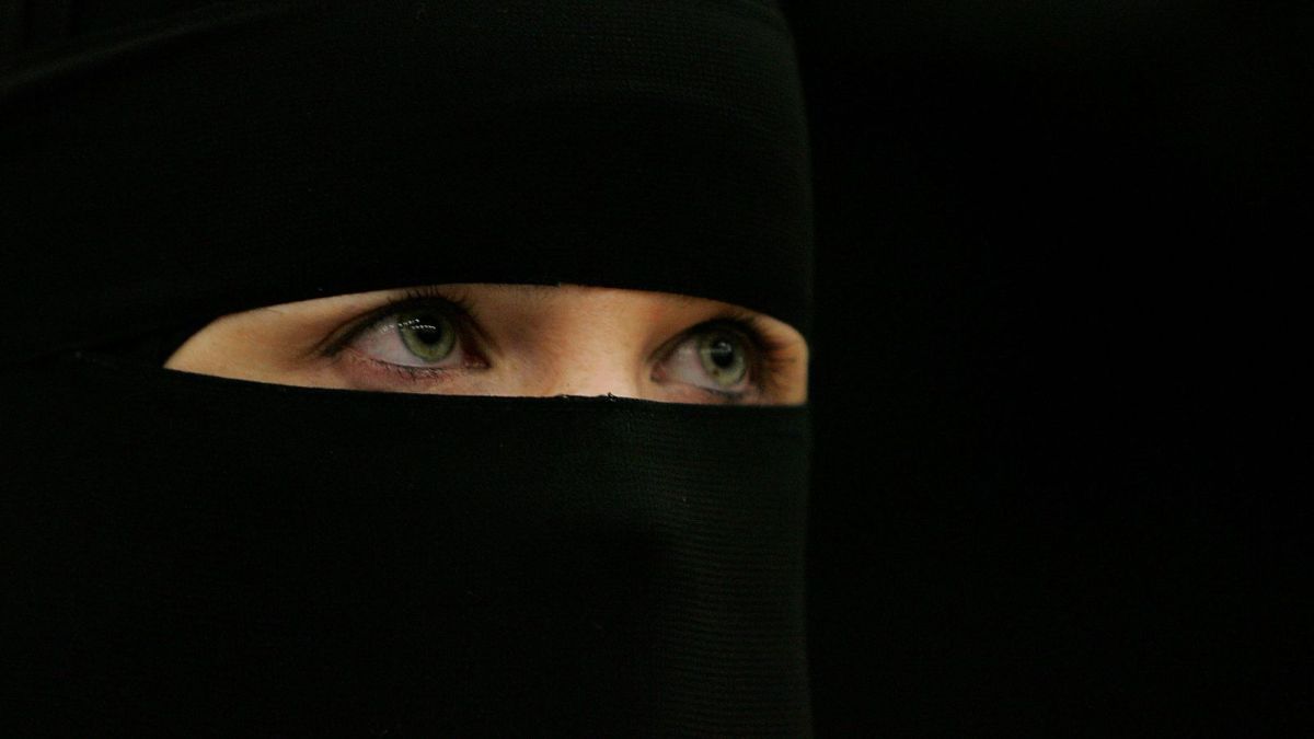 Qué es el burka: el velo y "símbolo de opresión" que las mujeres son ...