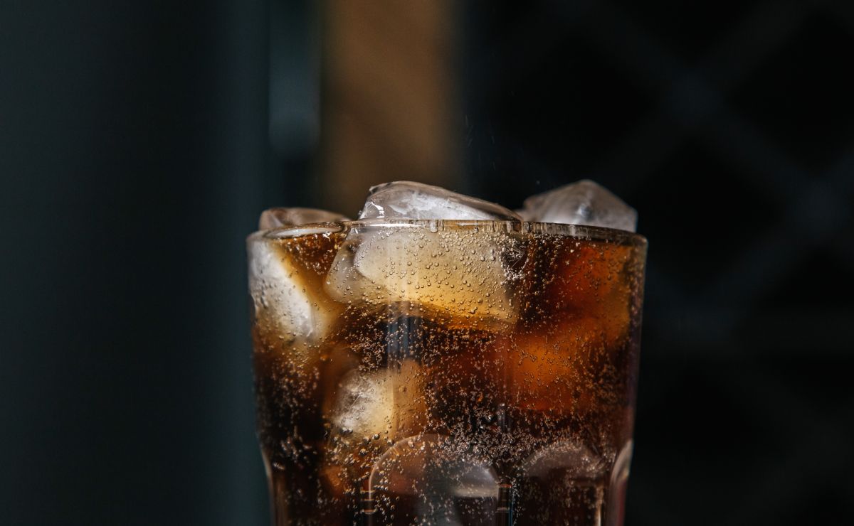 Refrescos azucarados, las bebidas que más te envejecen - Estar Mejor